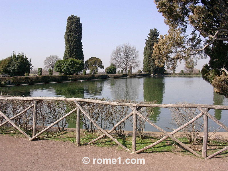Le complexe du Poecile dans la villa Hadrien, à Tivoli